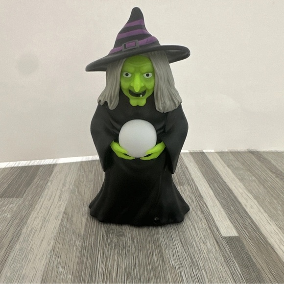 Other | Cackling Witch Wcrystal Ball Light Up Sound Plastic Figure ...